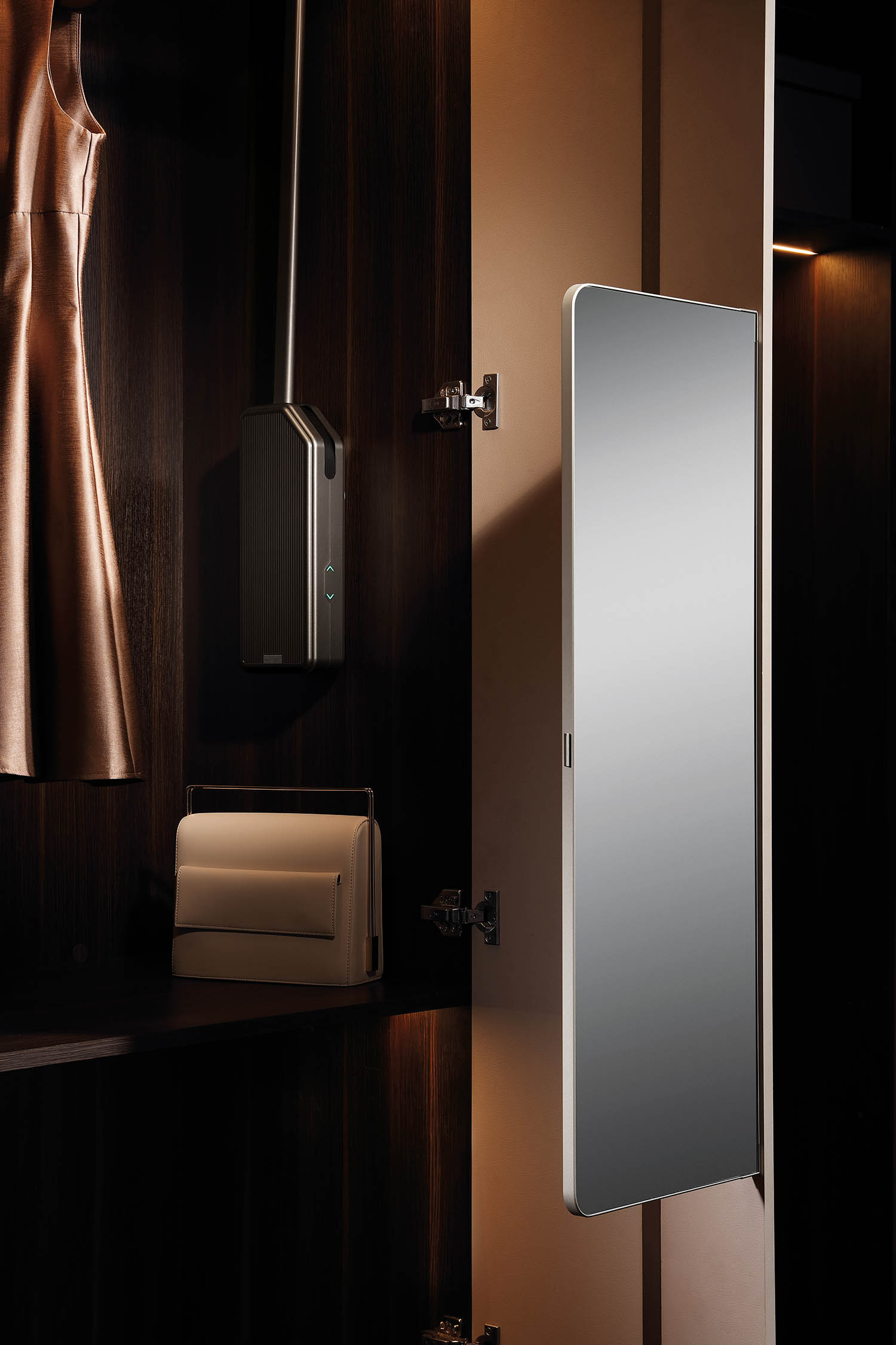 Mirror With Aluminum Frame | Rotating Closet Mirror - NUOMI